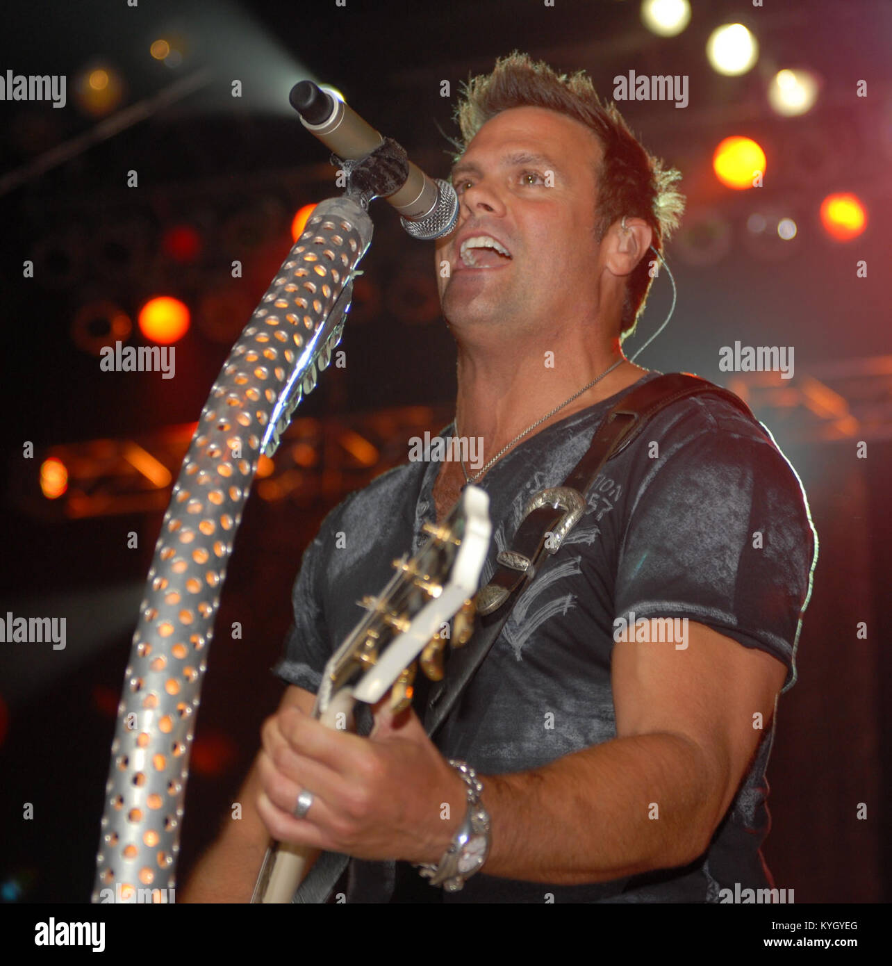 Troy Gentry of the country music duo Montgomery Gentry performs for ...