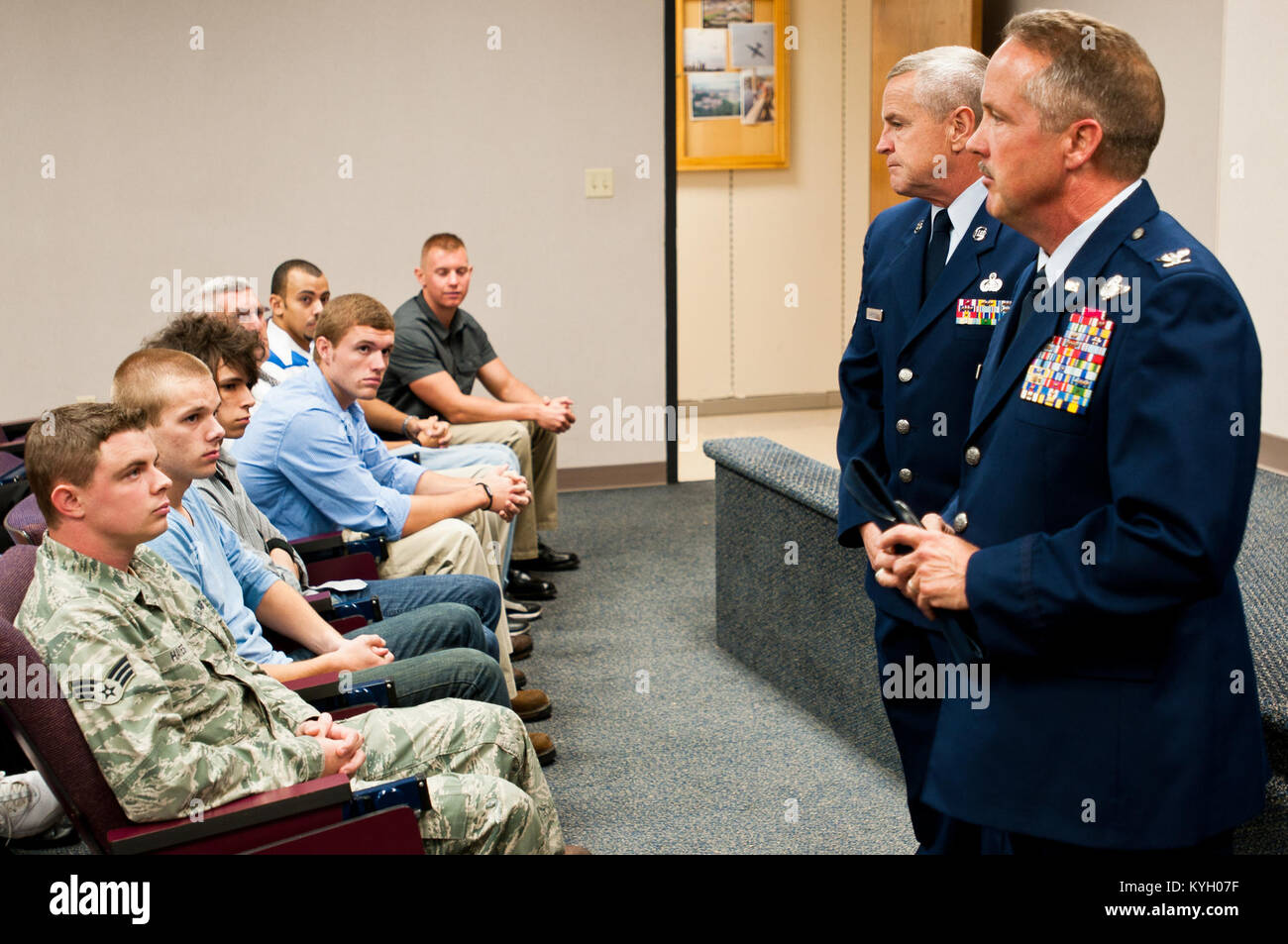 Col. Greg Nelson (right), commander of the Kentucky Air National Guard ...