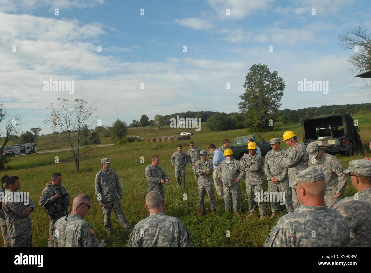 Kentucky Guardsmen of the Army Aviation Support Facility discuss after ...