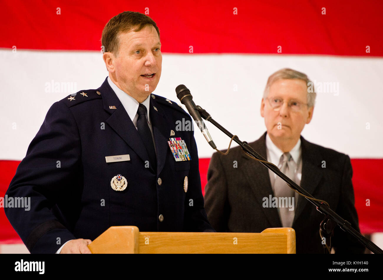 Kentucky’s adjutant general, Maj. Gen. Edward W. Tonini, introduces Sen ...