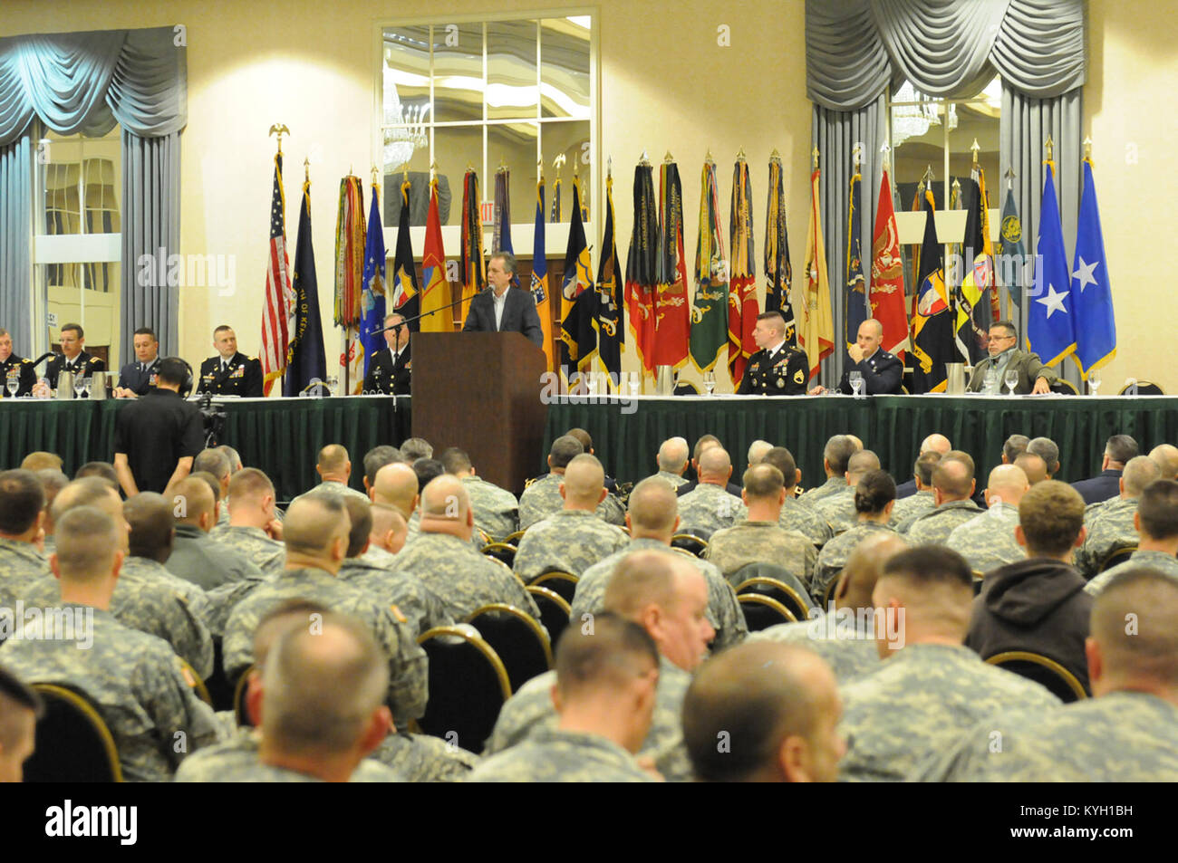 US Army National Guard military training and education. Practicing ...