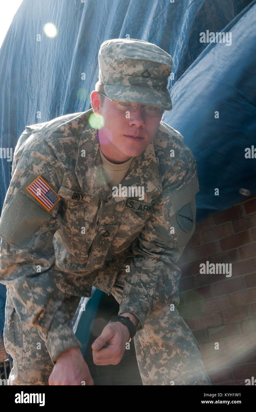 Kentucky National Guard Pfc. Kyle Gray, 301st Chemical Company, pulls ...