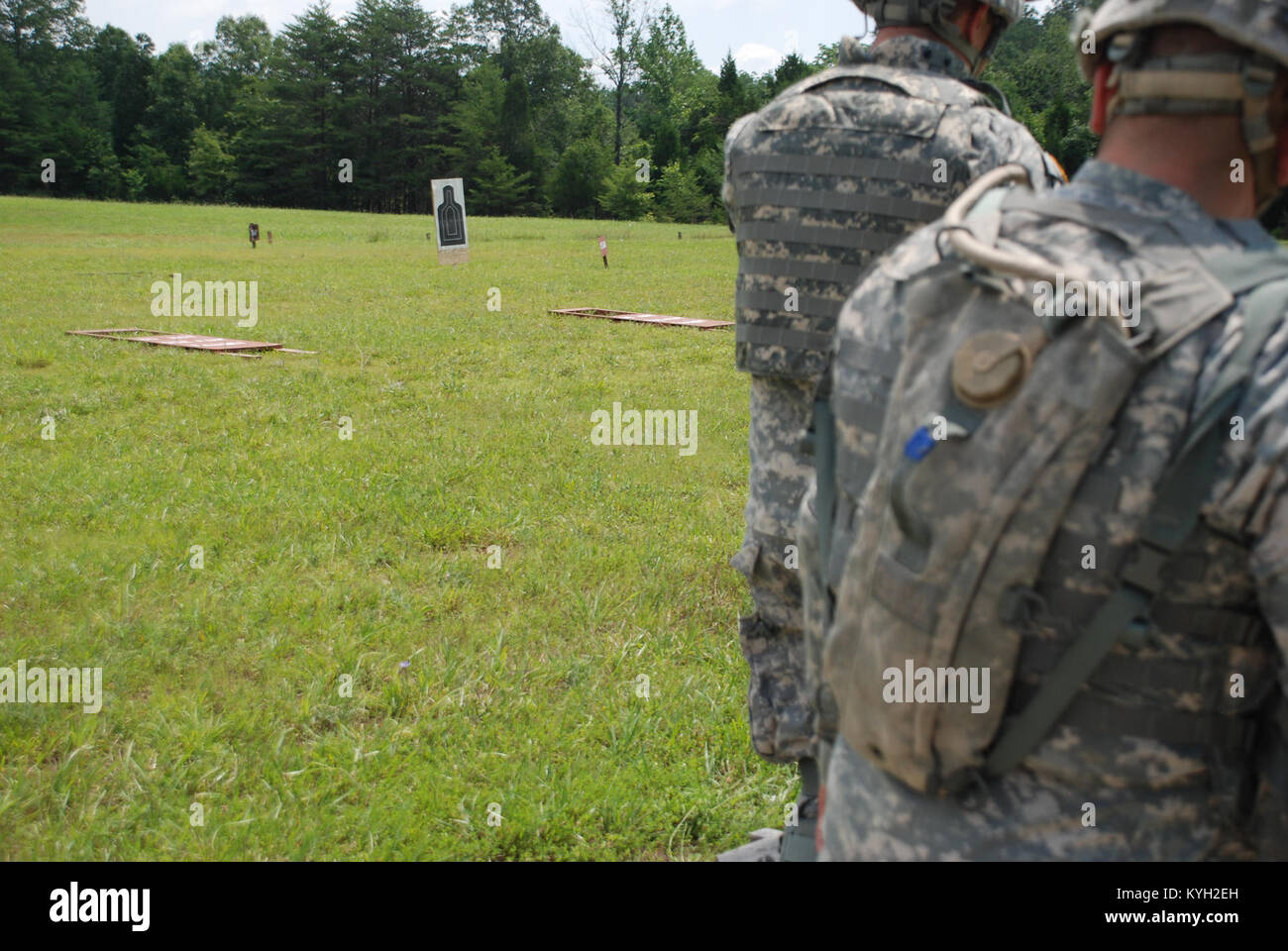 US military army National Guard small arms pistol training Stock Photo ...
