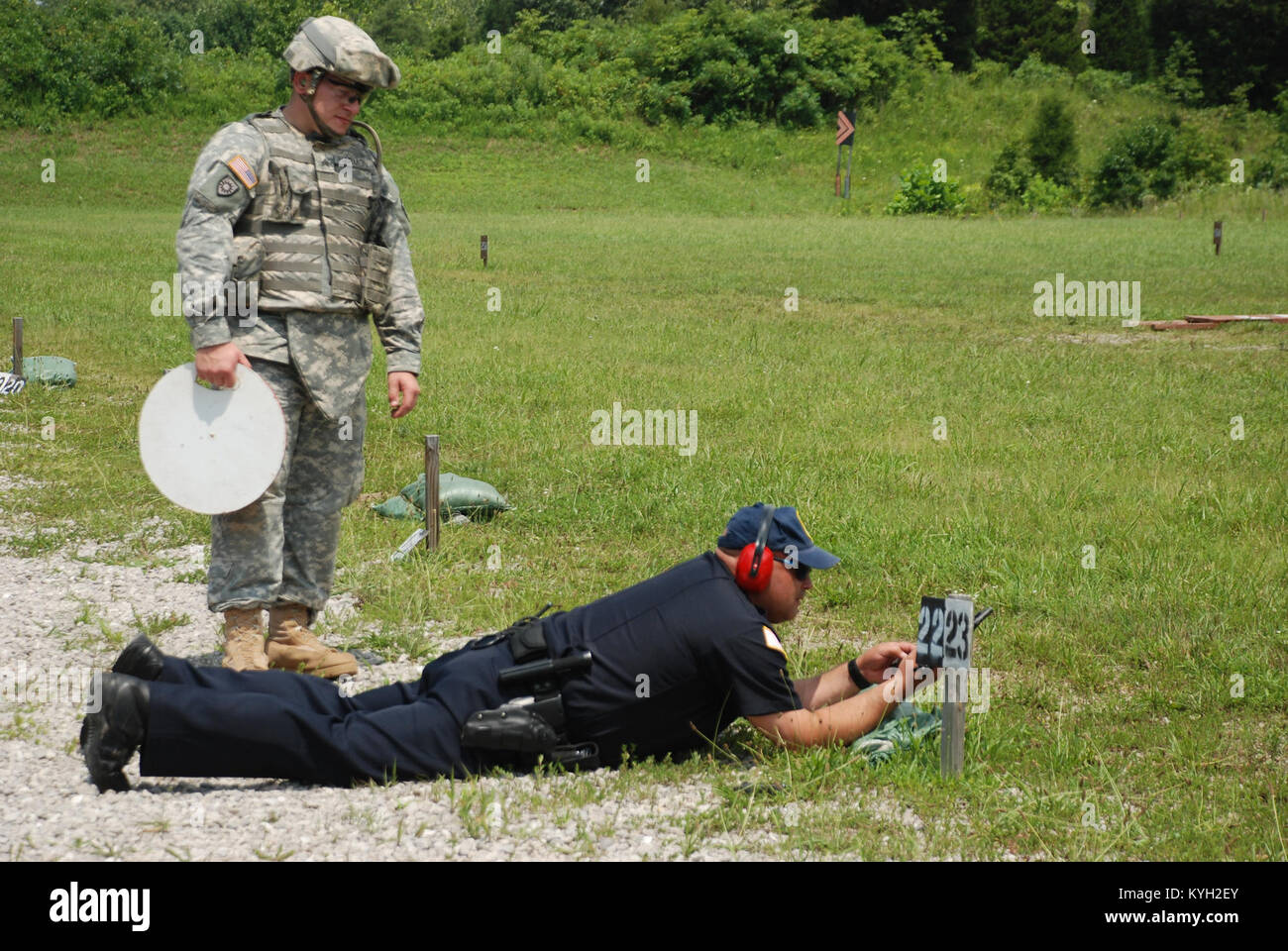 US army National Guard small arms pistol training Stock Photo - Alamy