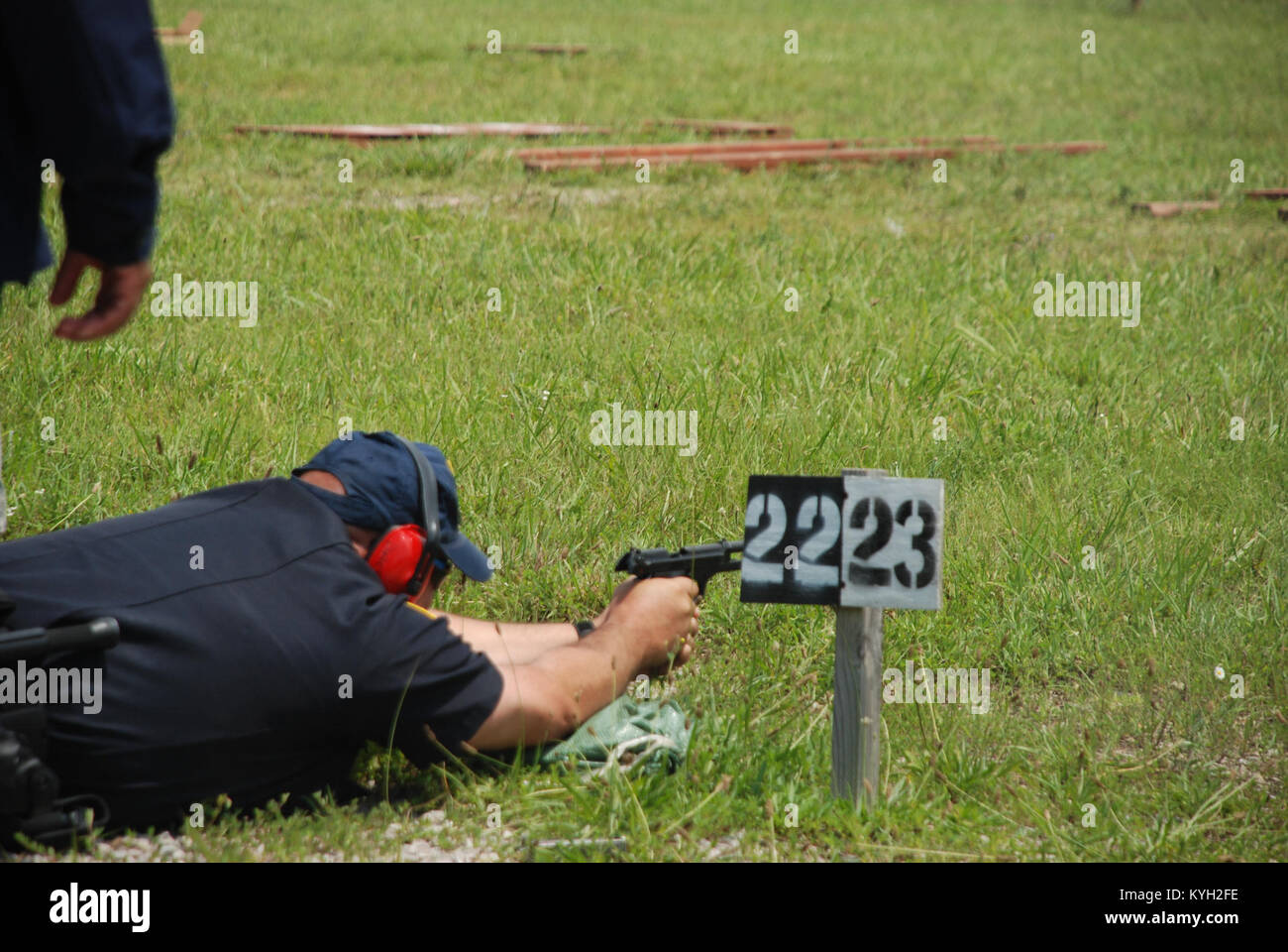 US army National Guard small arms pistol training Stock Photo - Alamy