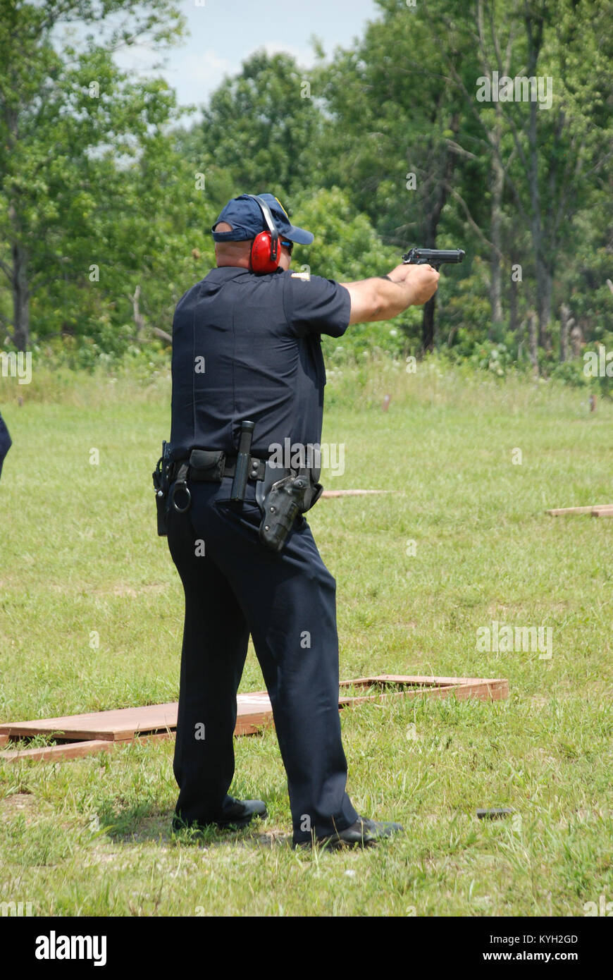 US army National Guard small arms pistol training Stock Photo - Alamy