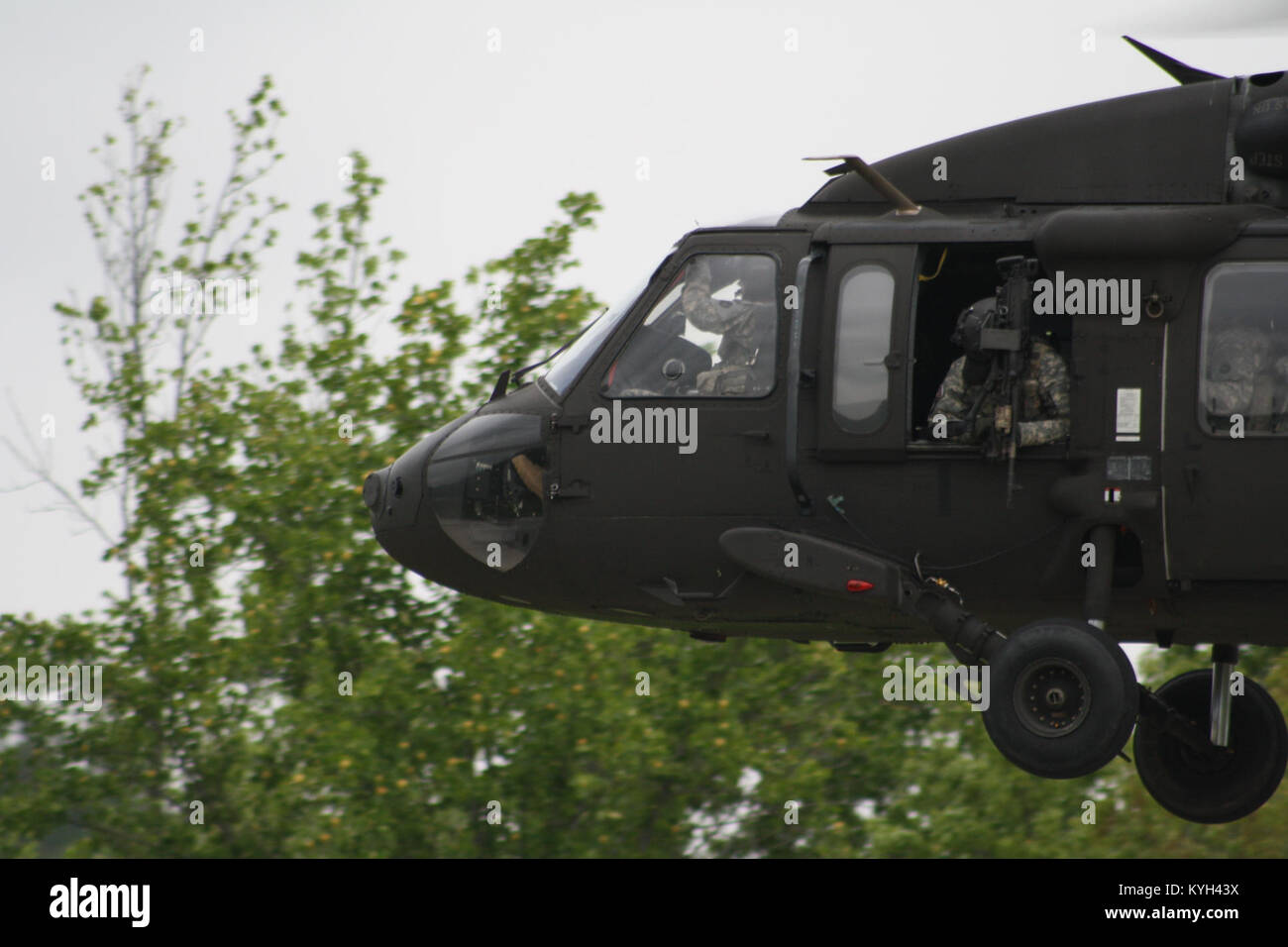 Bravo Company 2nd Battalion 147th Aviation conducts Aerial Gunnery ...