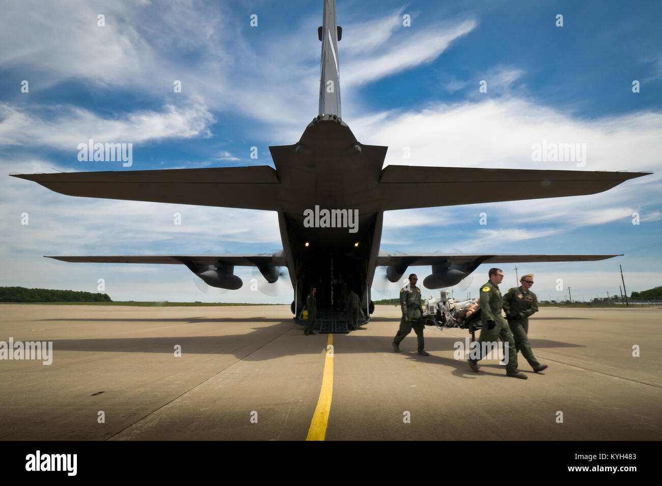 Critical care air transport team hi-res stock photography and images ...