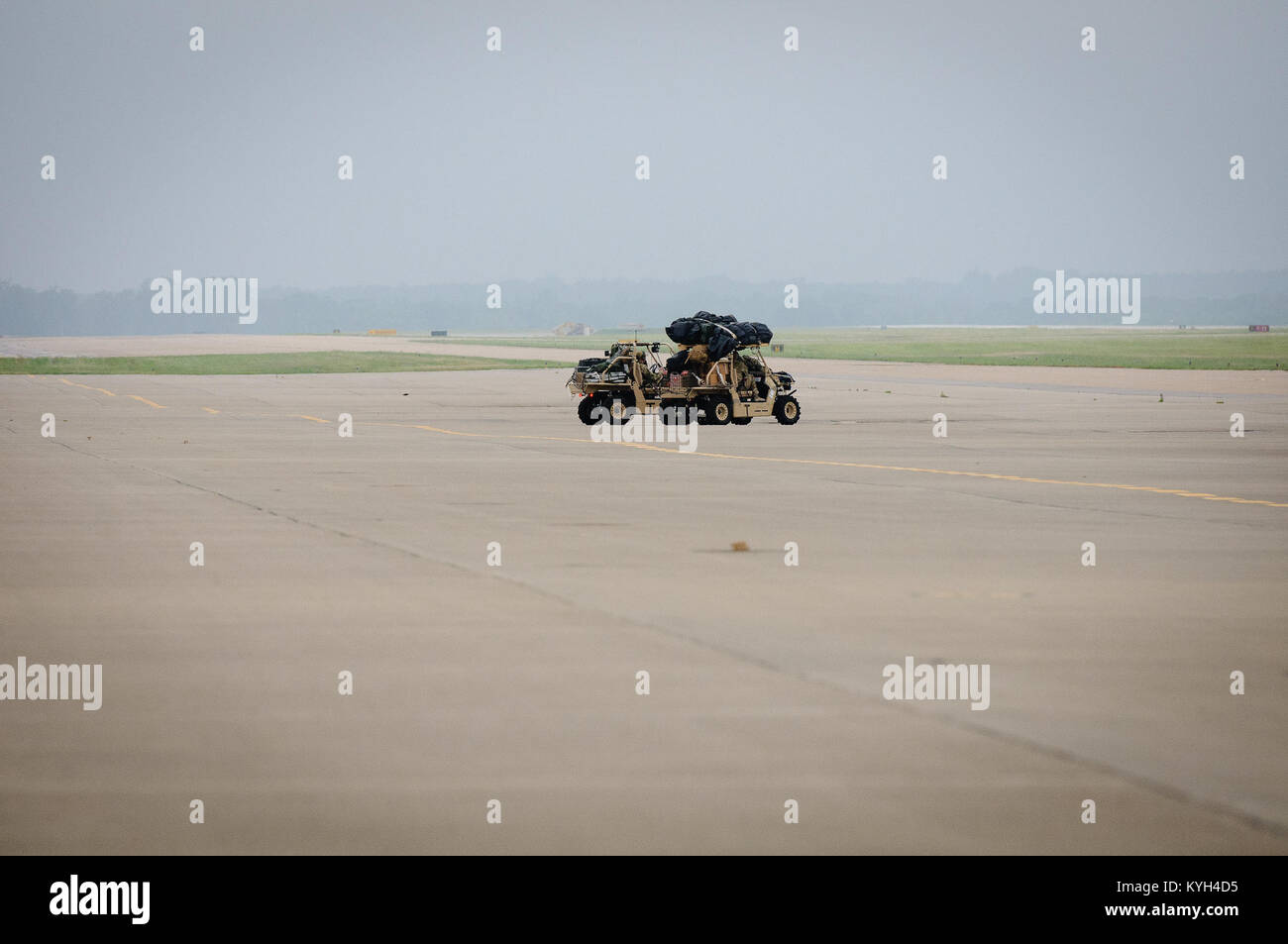 Members of the Kentucky Air National Guard’s 123rd Special Tactics ...