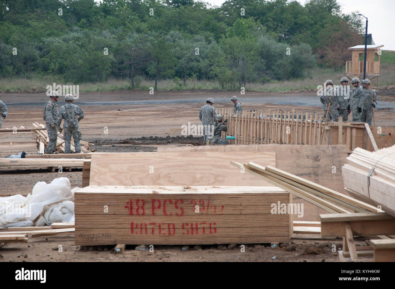 (Photo by Army 1LT. Mark Slaughter, Kentucky National Guard Stock Photo ...