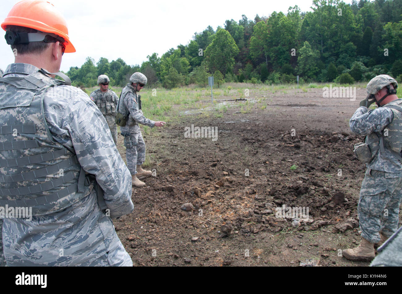 (Photo by Army 1LT. Mark Slaughter, Kentucky National Guard Stock Photo ...