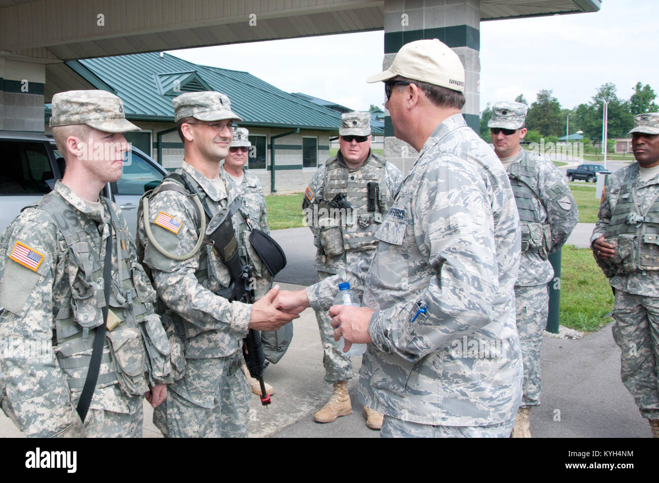 (Photo by Army 1LT. Mark Slaughter, Kentucky National Guard Stock Photo ...