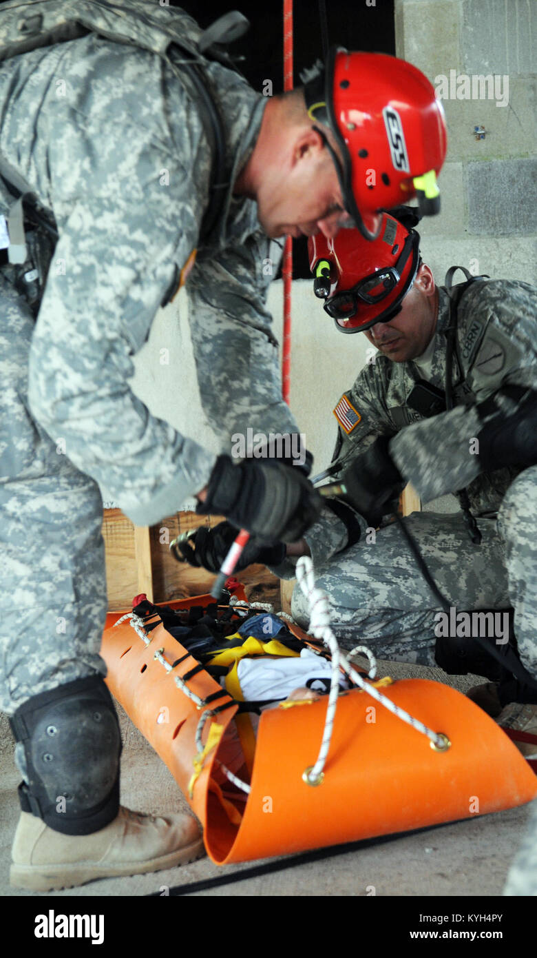 Kentucky National Guard Staff Sgt. Wes Conway and Staff Sgt. Michael ...