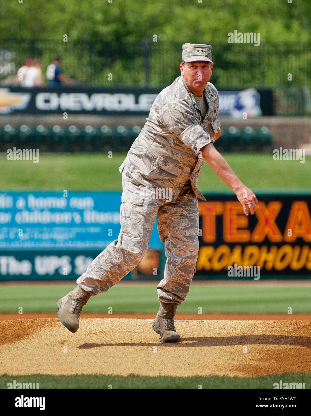Command Sgt. Maj. David Munden, senior enlisted advisor for the ...