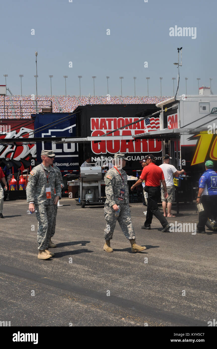 Soldiers tour the garage area of the Kentucky Speedway in Sparta, Ky ...