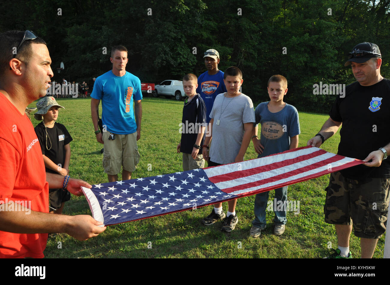 Kentucky Guardsmen Sgt. 1st Class Paul Hunt and Sgt. Donald Gosney ...