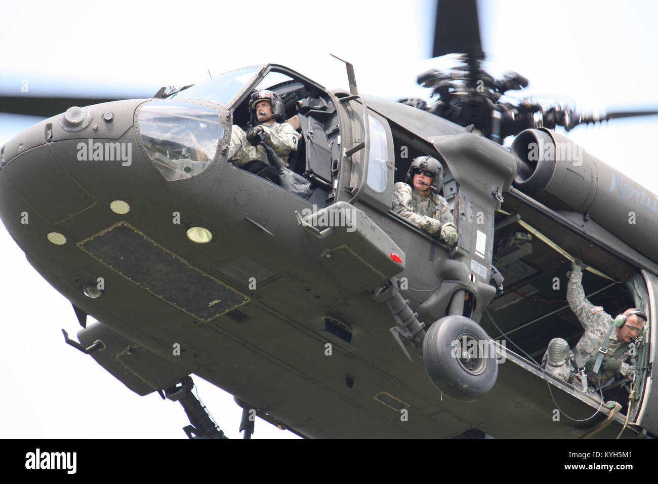 Bravo Co. 2nd Battalion, 147th Aviation Regiment conducts their annual ...