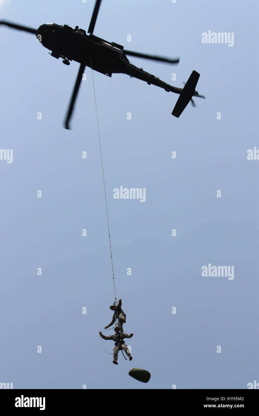 Bravo Co. 2nd Battalion, 147th Aviation Regiment conducts their annual ...