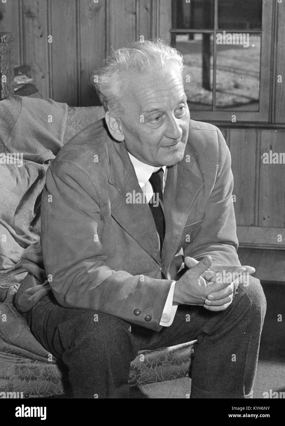 Albert szent gyorgyi von nagyrapolt hi-res stock photography and images ...