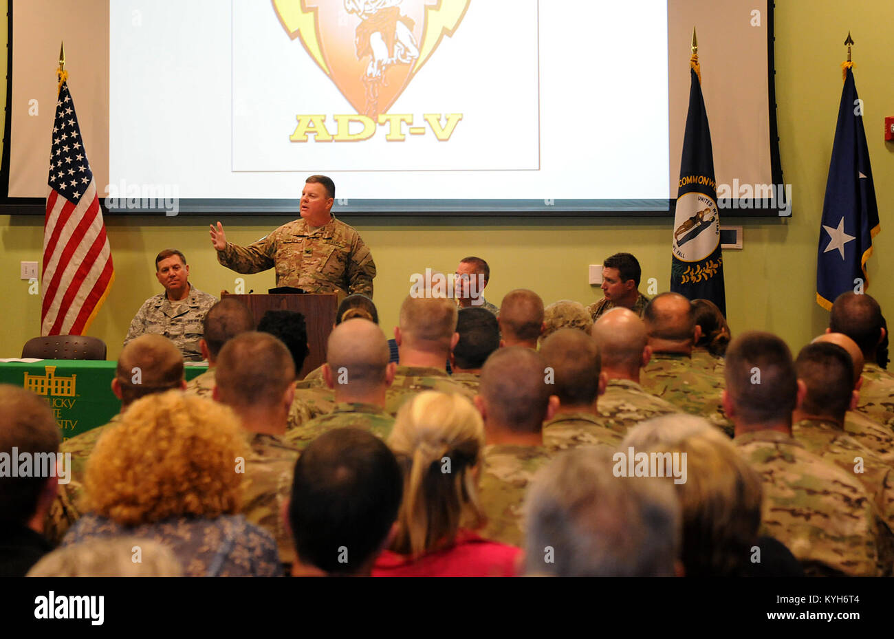 Afghanistan soldiers family hi-res stock photography and images - Alamy