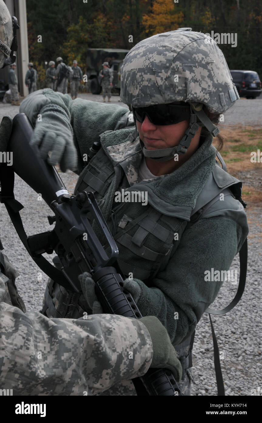 Soldiers from the Kentucky Army National Guard 751st Troop Command ...