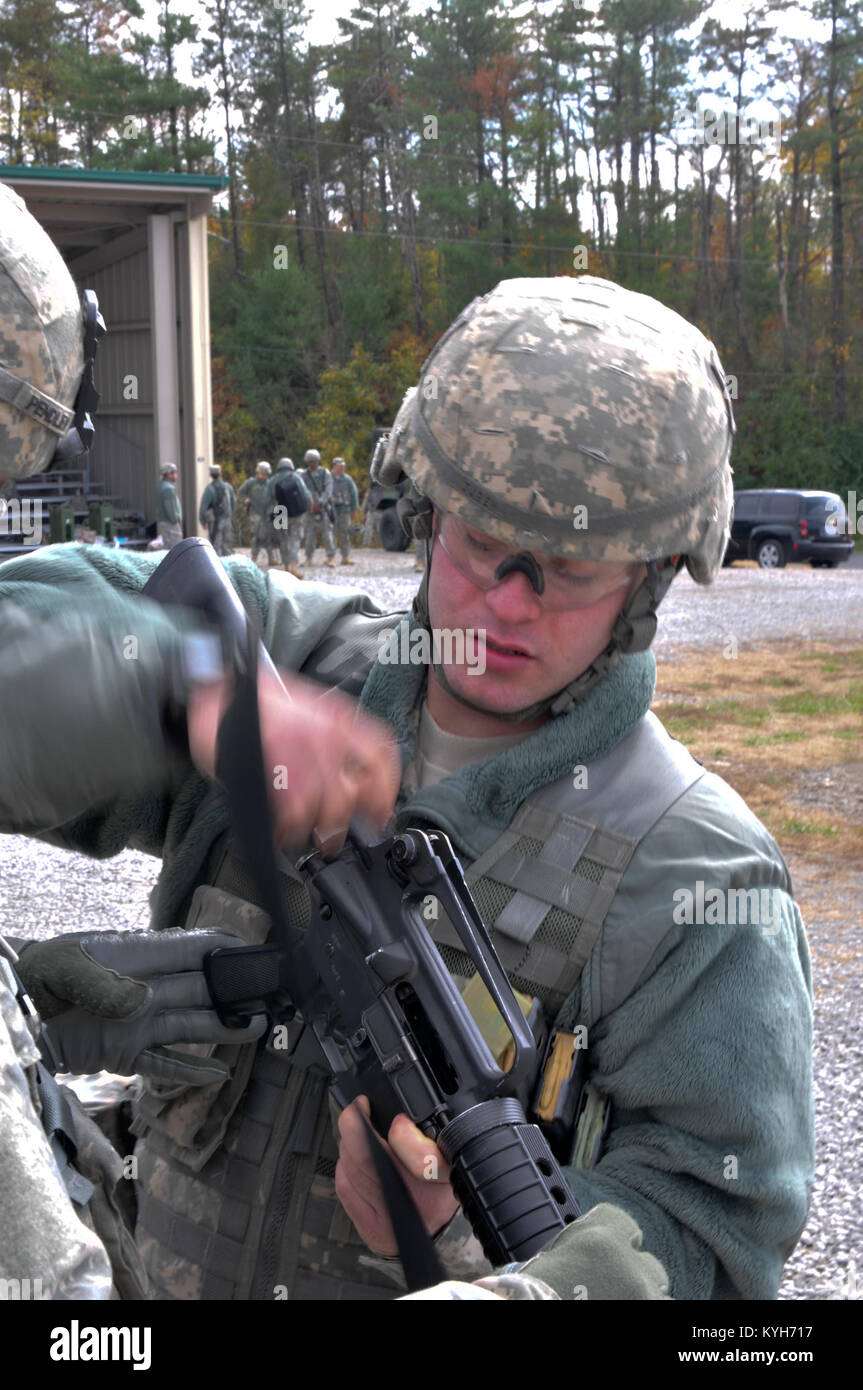 Soldiers from the Kentucky Army National Guard 751st Troop Command ...