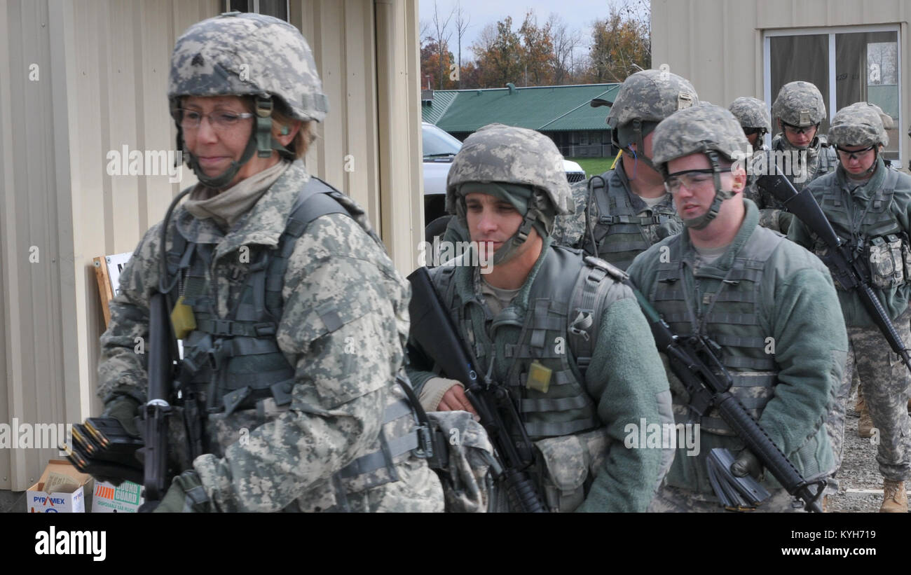 Individual weapons qualification hi-res stock photography and images ...