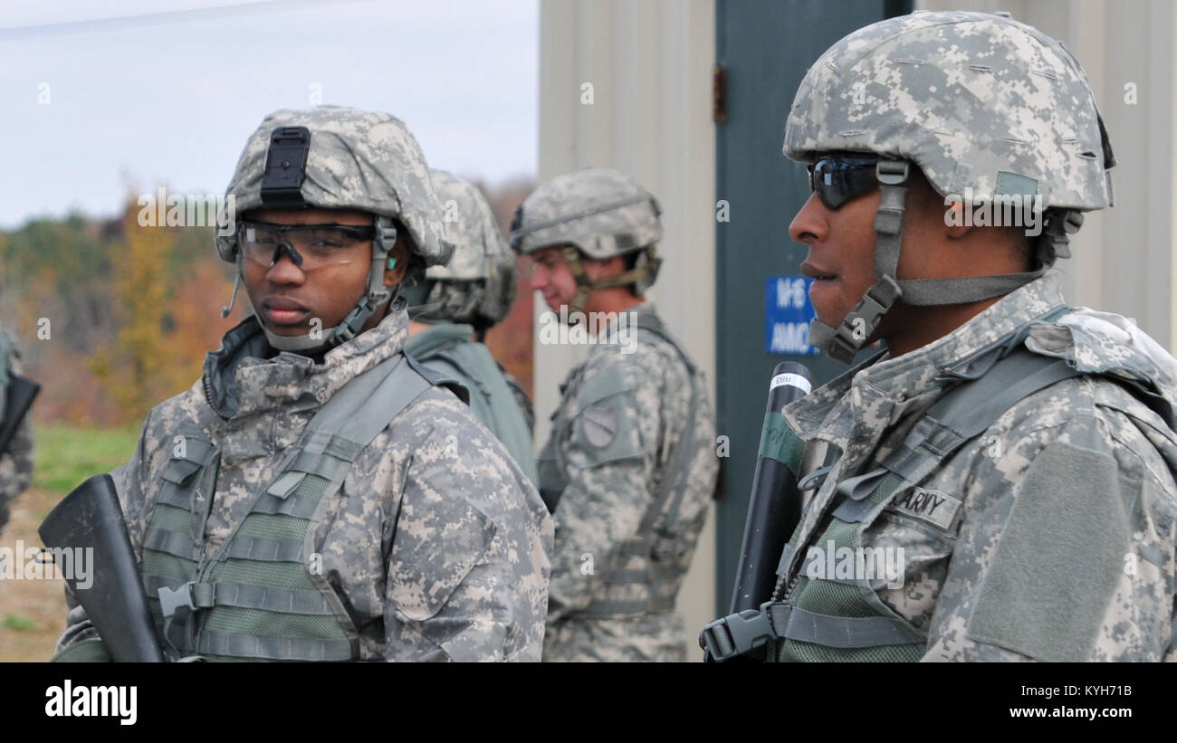 Soldiers from the Kentucky Army National Guard 751st Troop Command ...