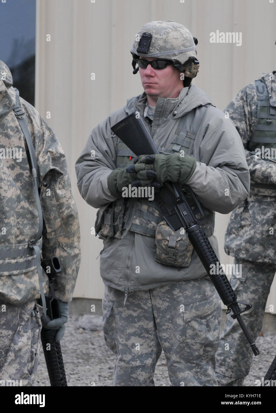 Soldiers from the Kentucky Army National Guard 751st Troop Command ...