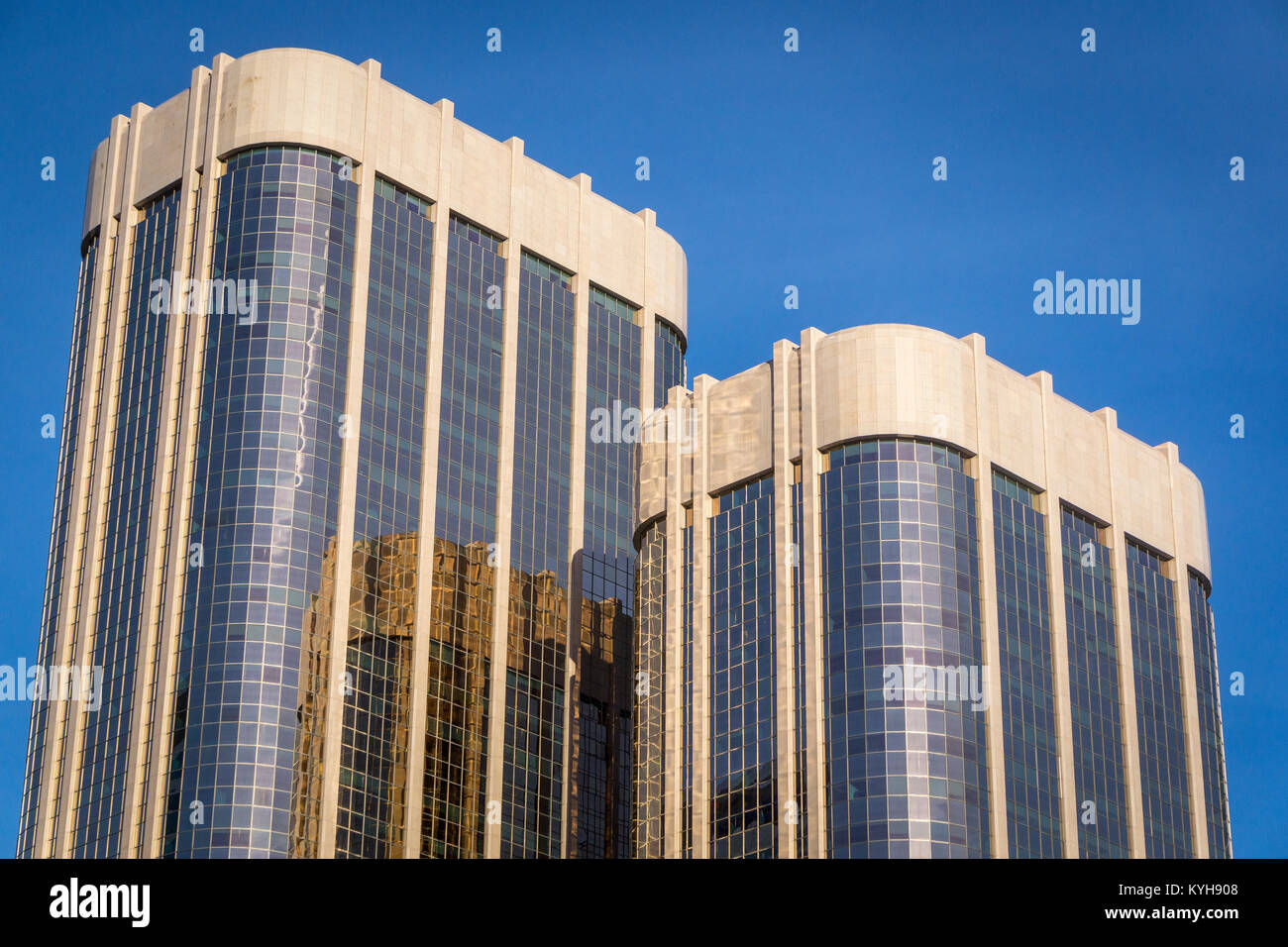 Sky no one buildings buildings tall hi-res stock photography and images ...