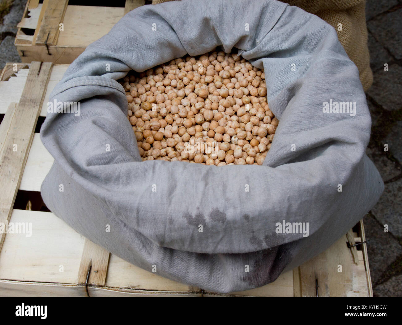 Chickpea. Organic chickpeas in sack. Chickpea grains in a bag Stock ...