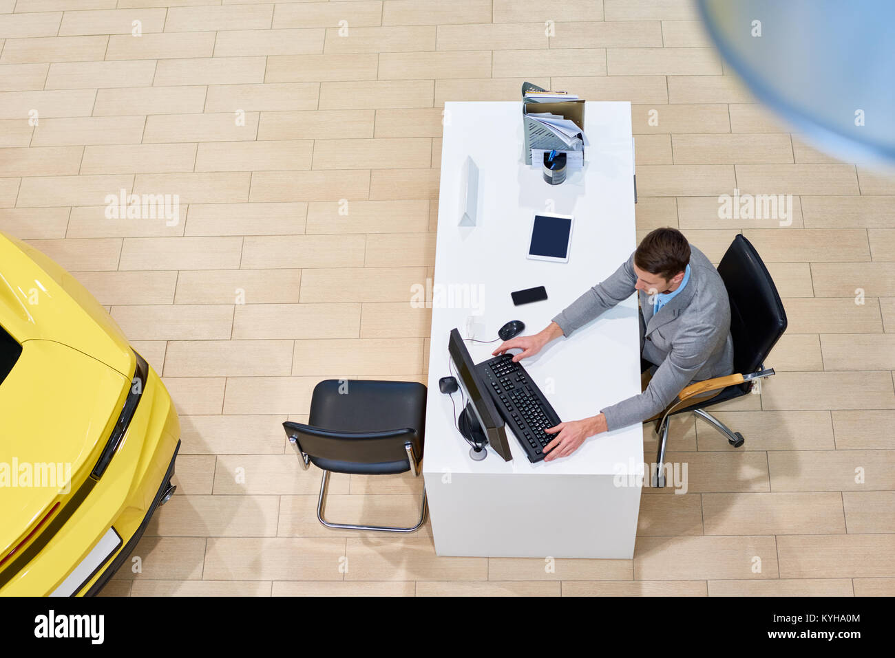 Car salesman sitting desk in hi-res stock photography and images - Alamy