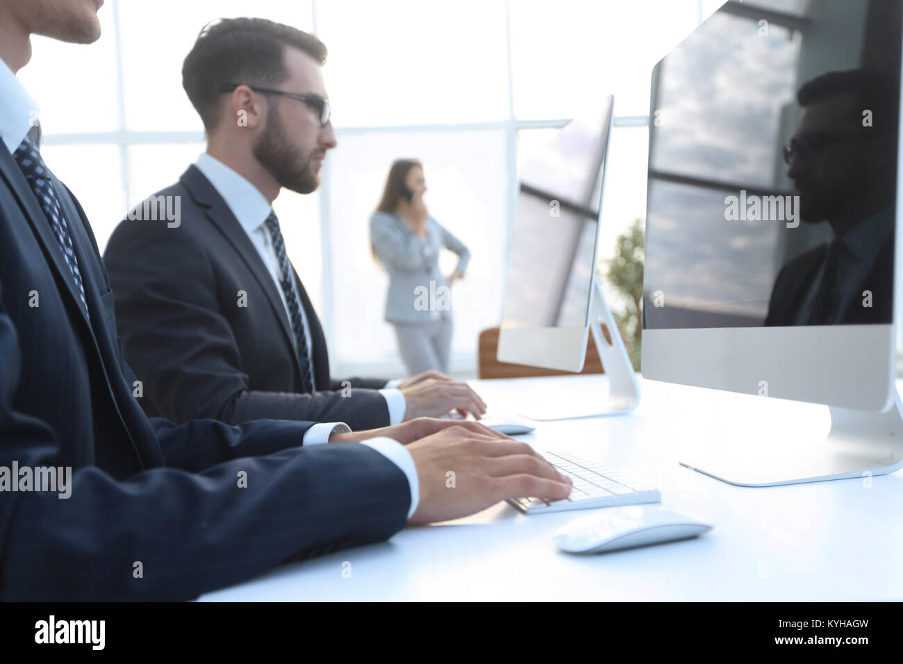 employees working on computers Stock Photo - Alamy