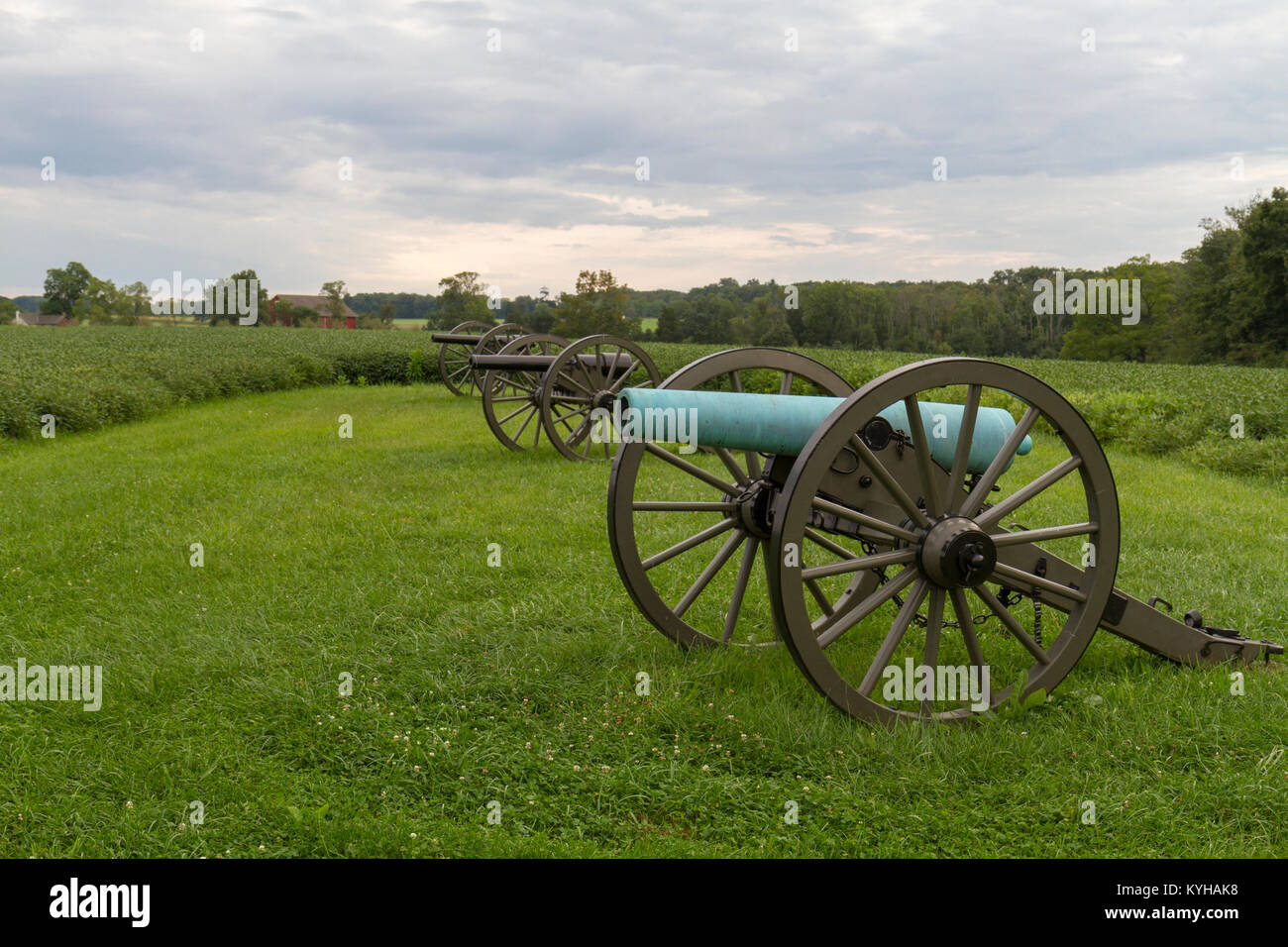 Artillery battery hi-res stock photography and images - Alamy