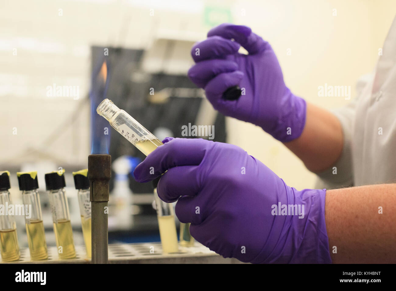 Vial sample hi-res stock photography and images - Alamy