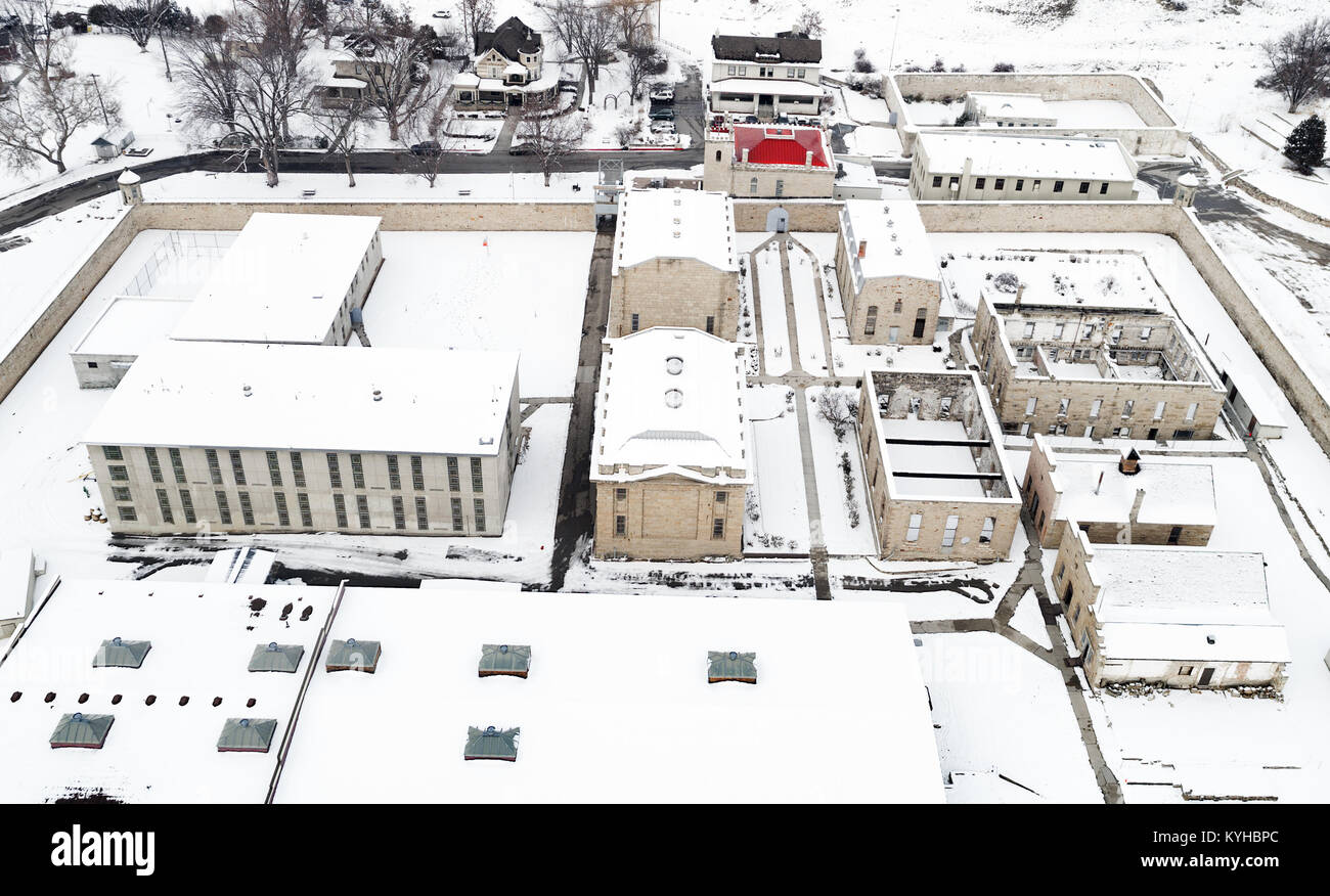 Prison courtyard hi-res stock photography and images - Alamy