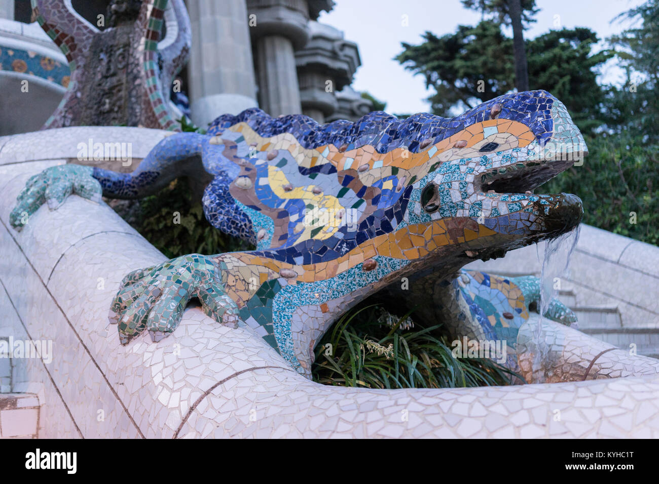 Guell park barcelona lizard mosaic hi-res stock photography and images ...