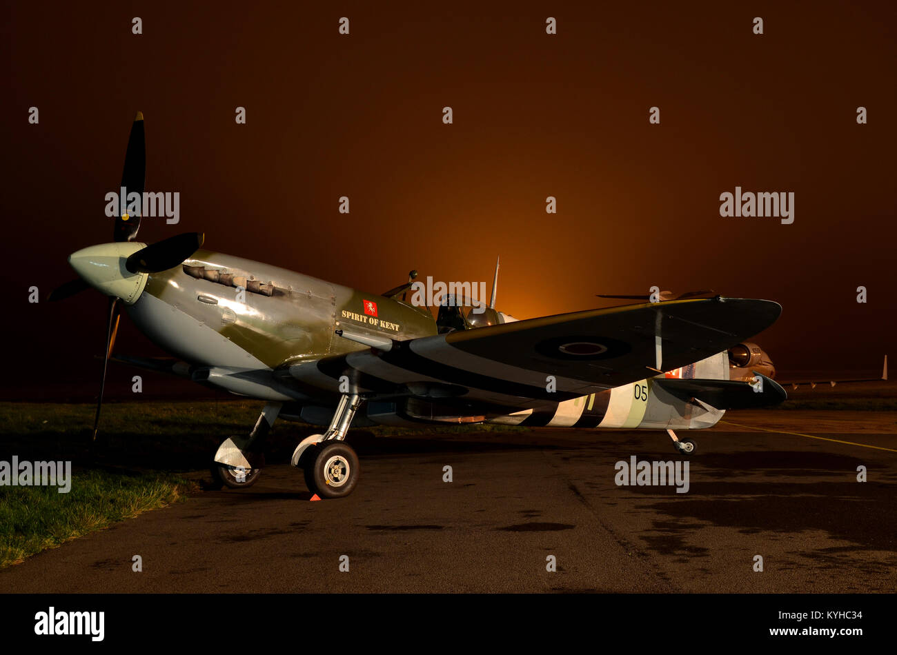 Spitfire at night. Supermarine Spitfire Mark IX TA805 Spirit of Kent ...