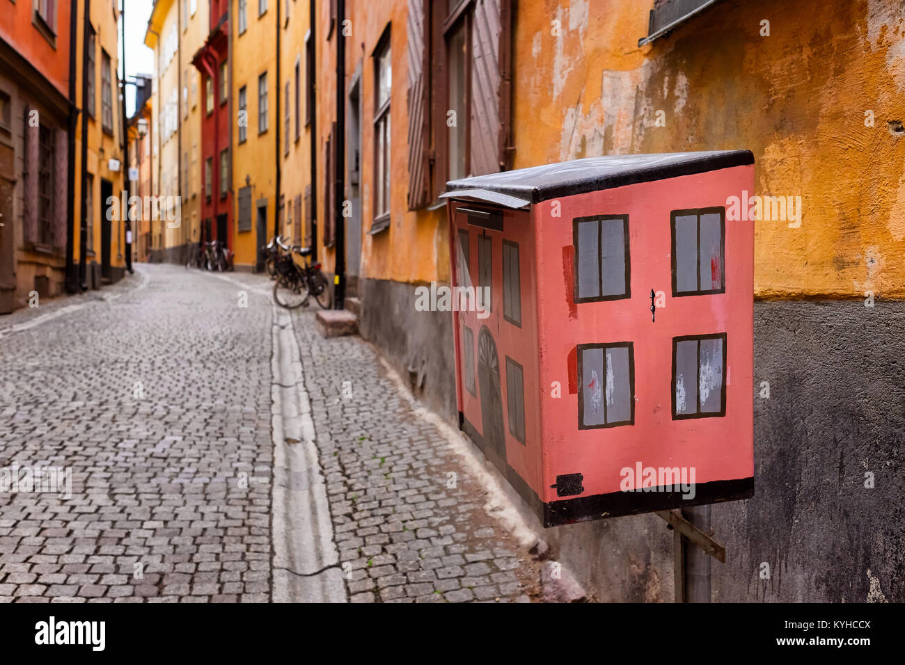 Cobblestone street in historic district hi-res stock photography and ...