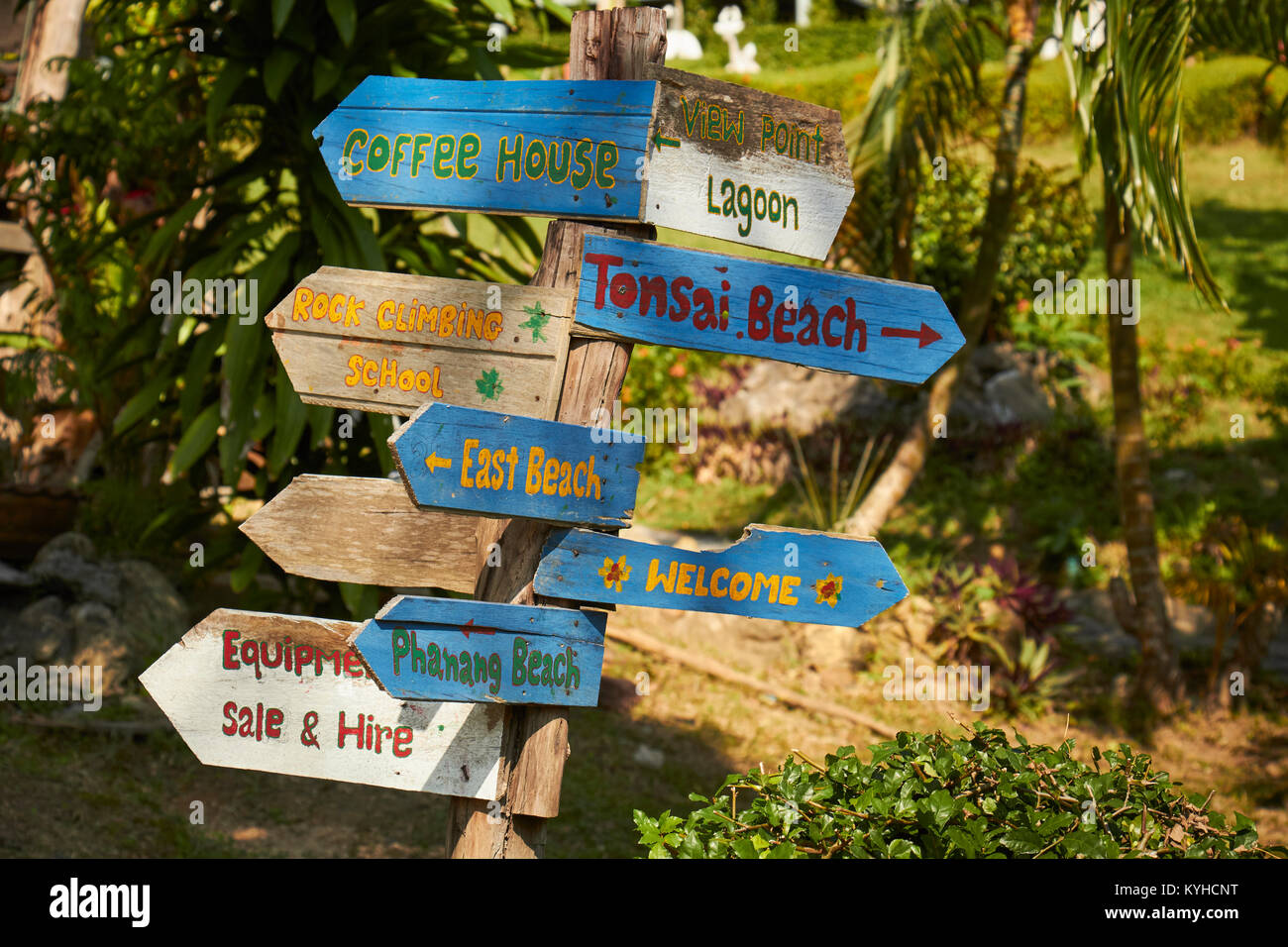 Signs for tourist destinations hi-res stock photography and images - Alamy