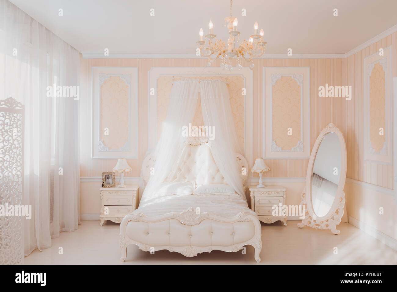 Luxury home, white interior hi-res stock photography and images - Alamy