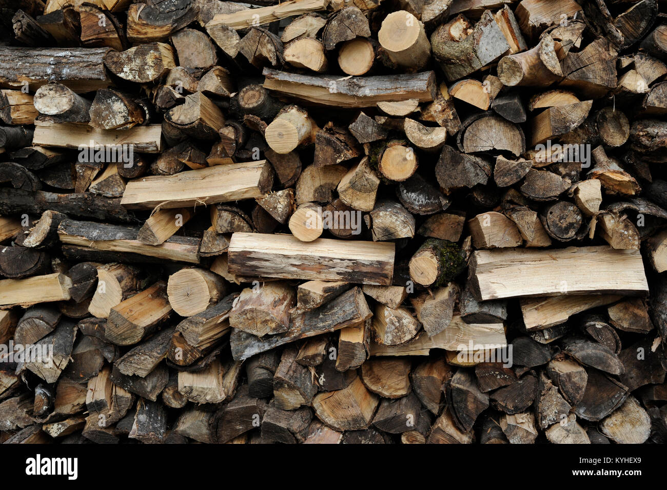 Stacked wooden logs Stock Photo - Alamy