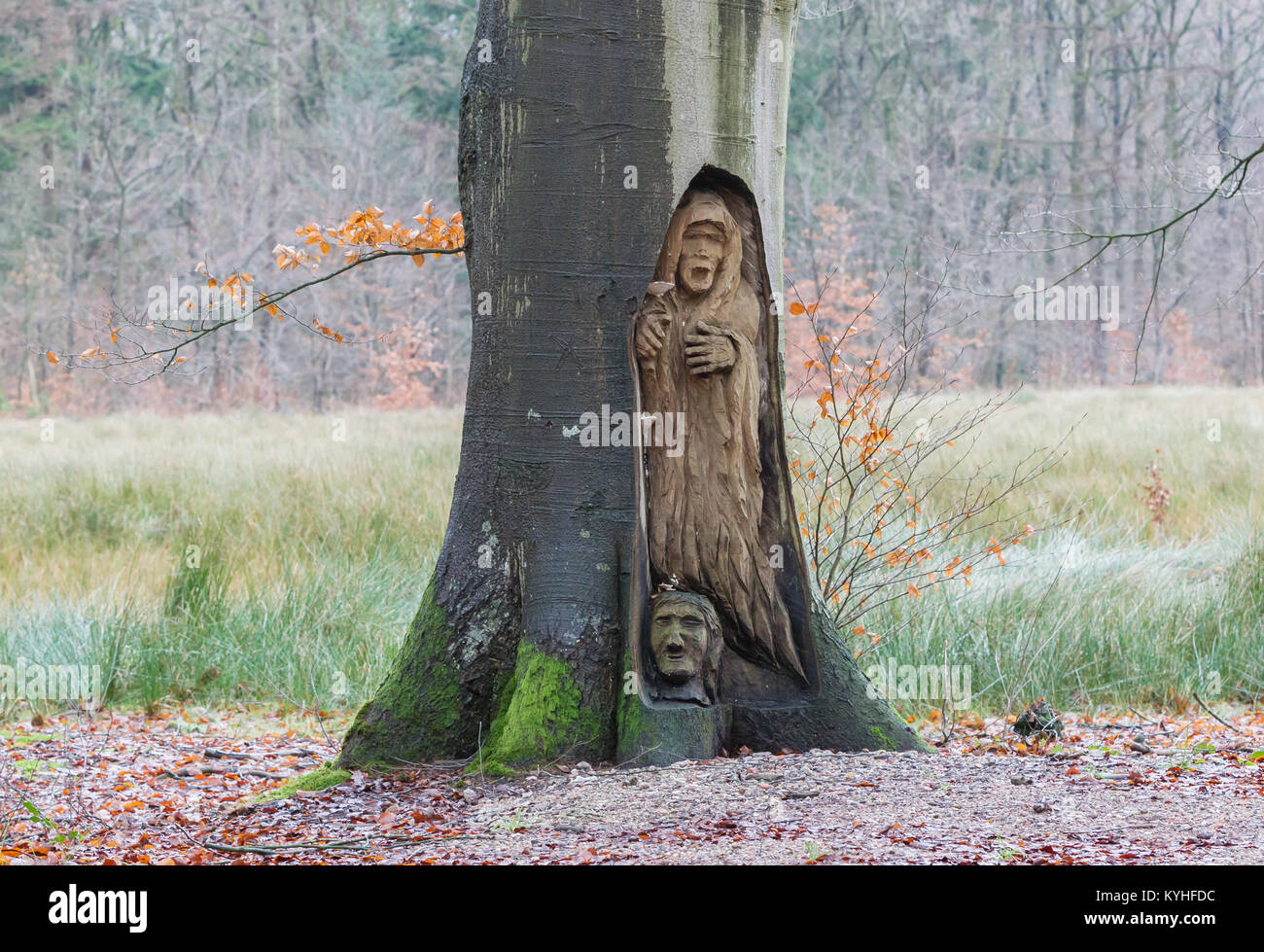 Scary tree carving hi-res stock photography and images - Alamy