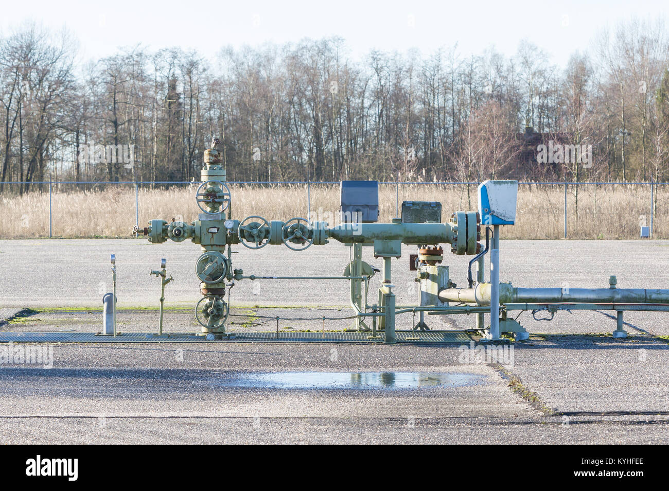 Pumping out oil hi-res stock photography and images - Alamy