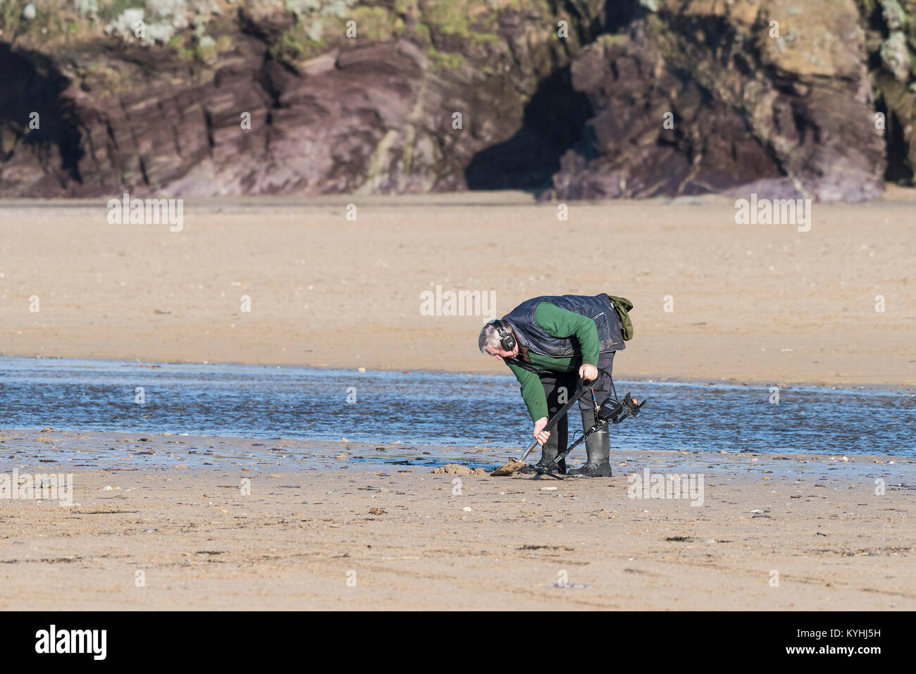 Metal detecting detectorist hi-res stock photography and images - Alamy