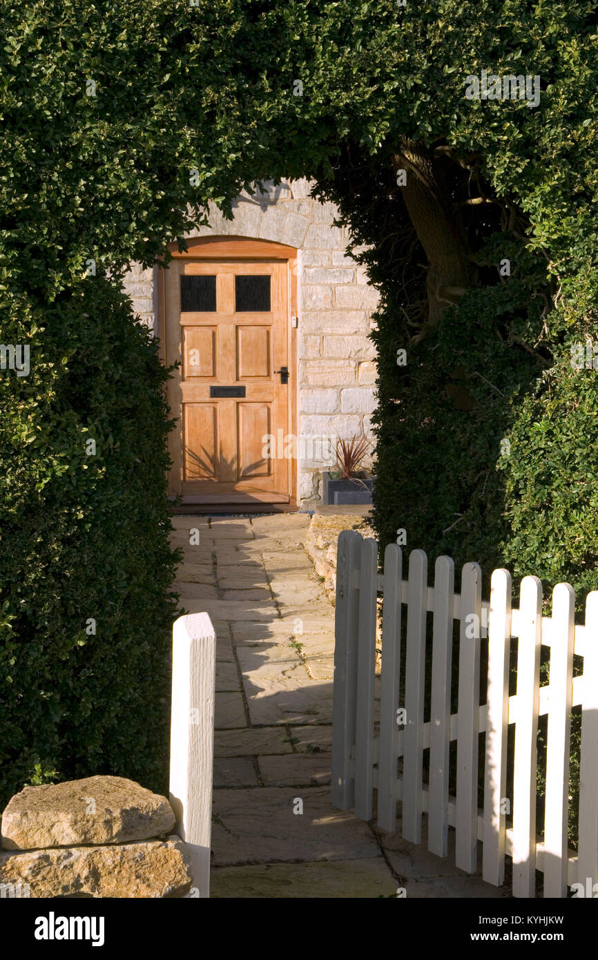 English front garden hi-res stock photography and images - Alamy