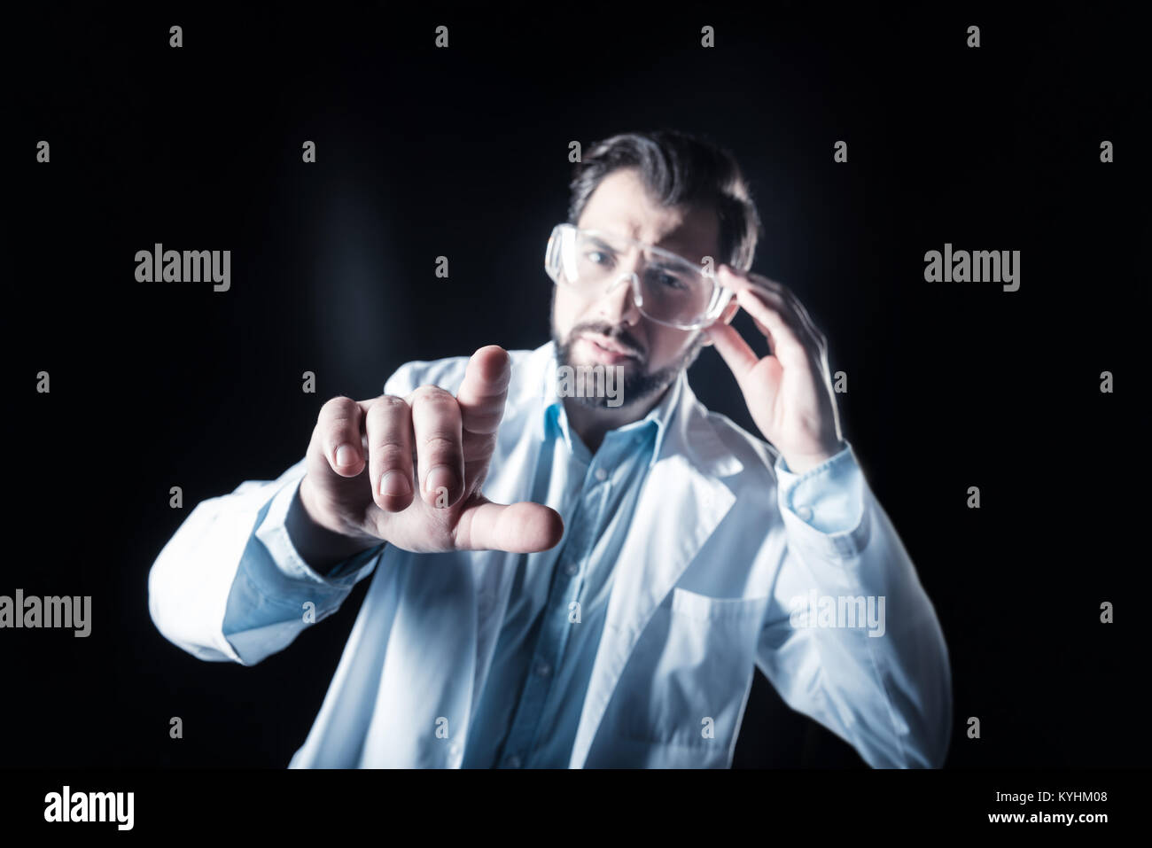 Scientists hand hi-res stock photography and images - Alamy