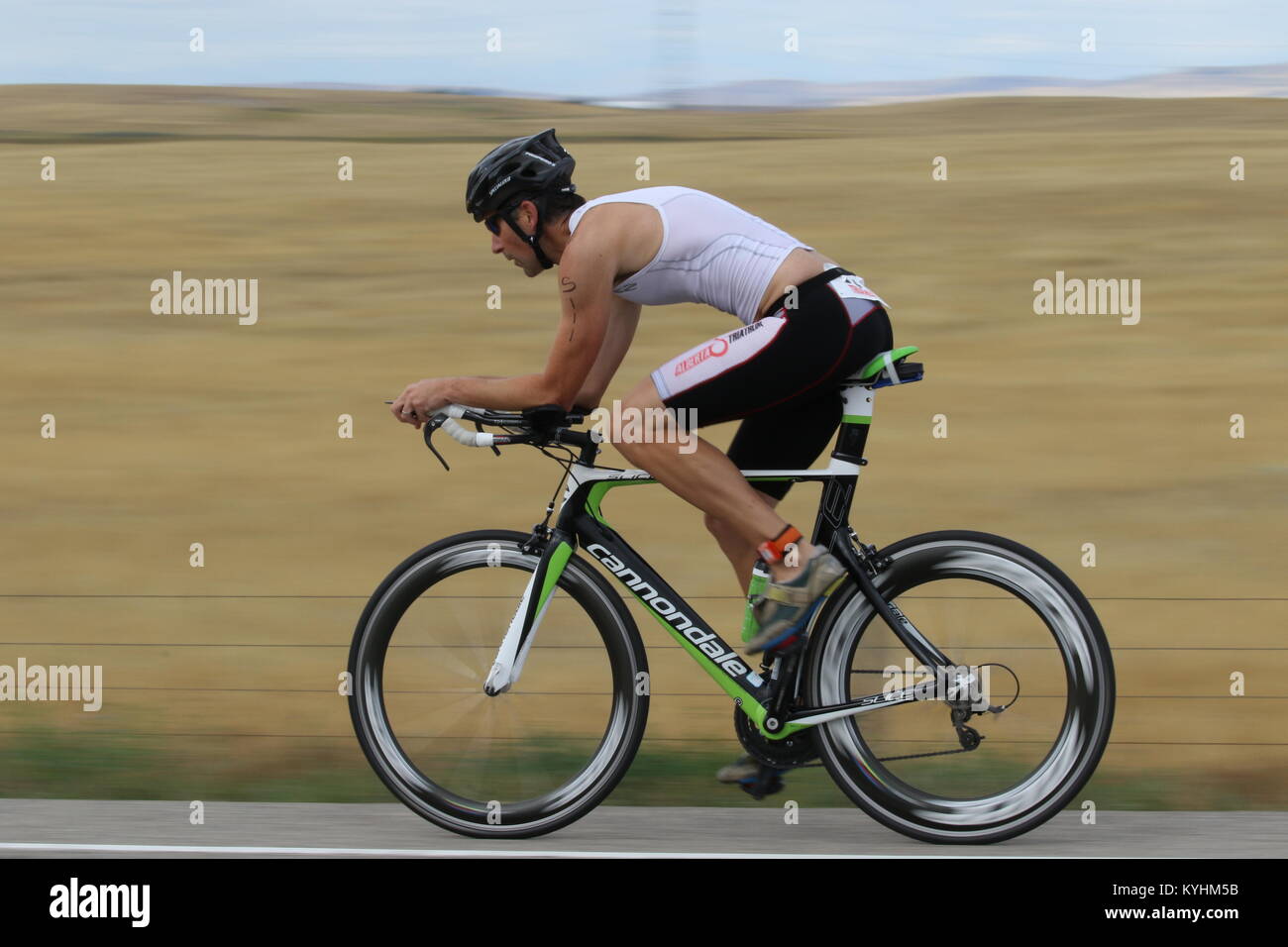 Speeding cyclist hi-res stock photography and images - Alamy