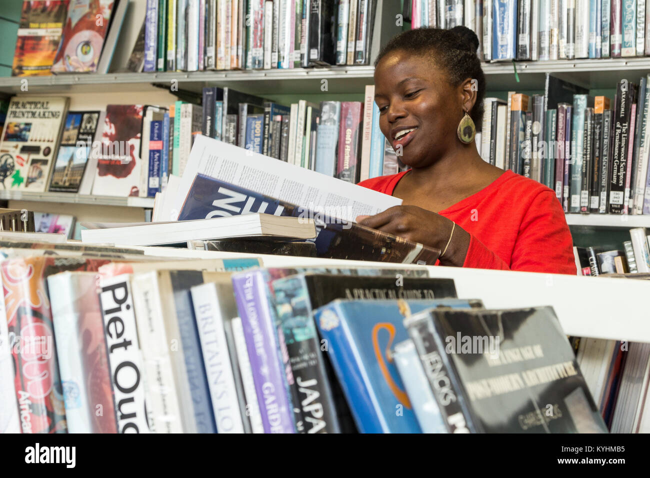 Librarian services hi-res stock photography and images - Alamy