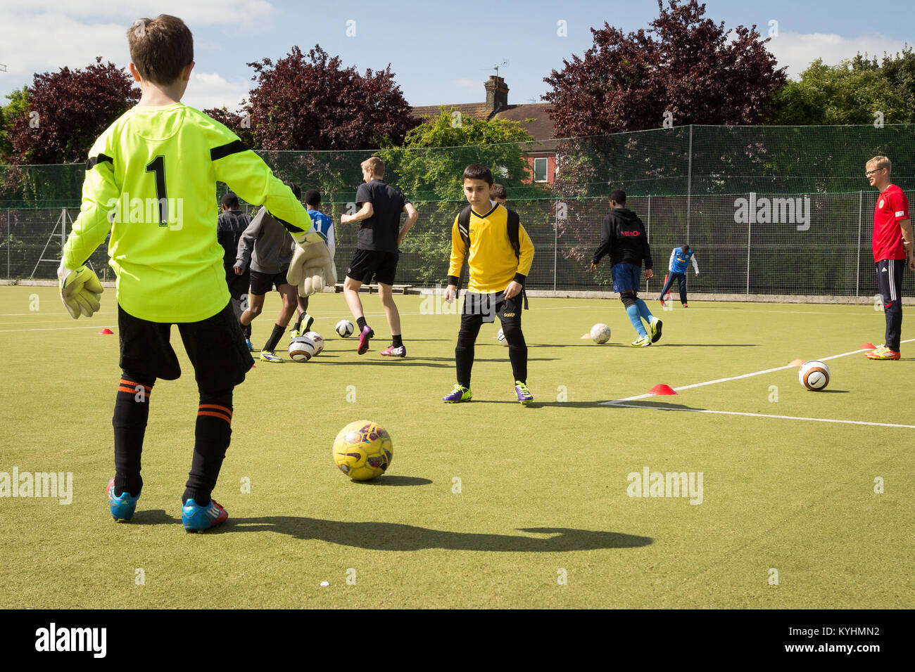 Park View Rangers FC training session as part of the FA's Mash Up ...